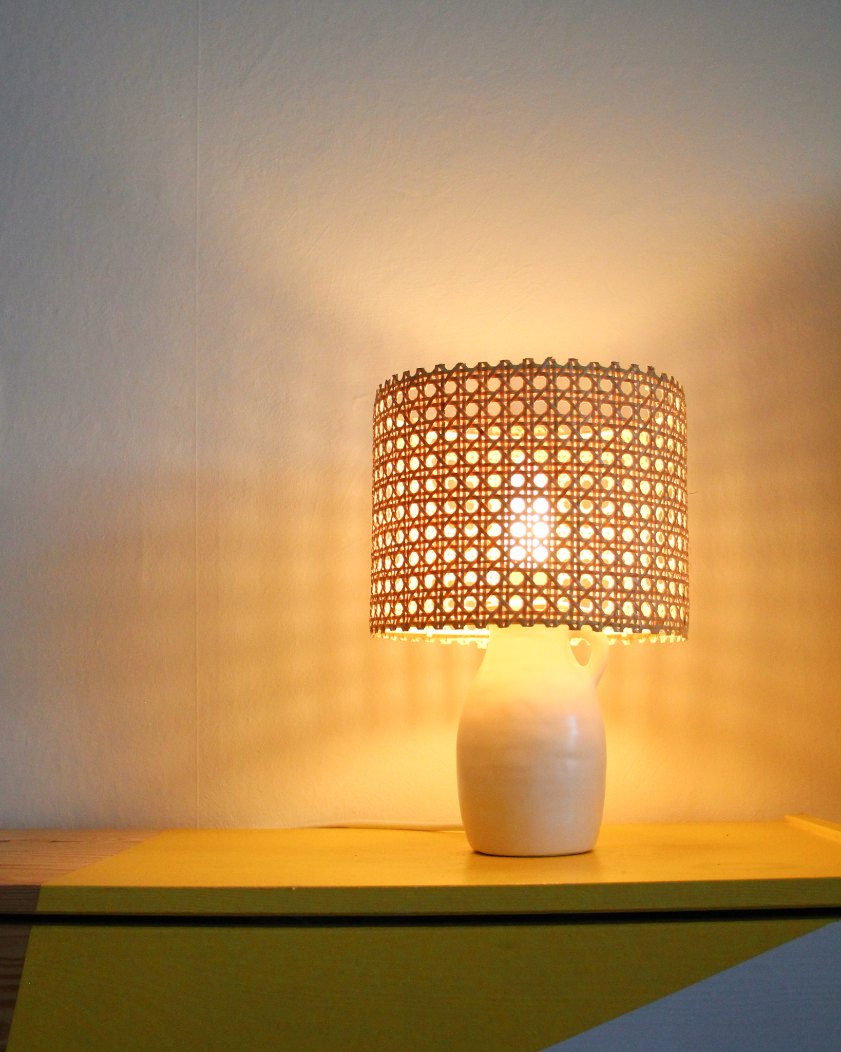 Schöne Tischlampe Wiener Geflecht Bild