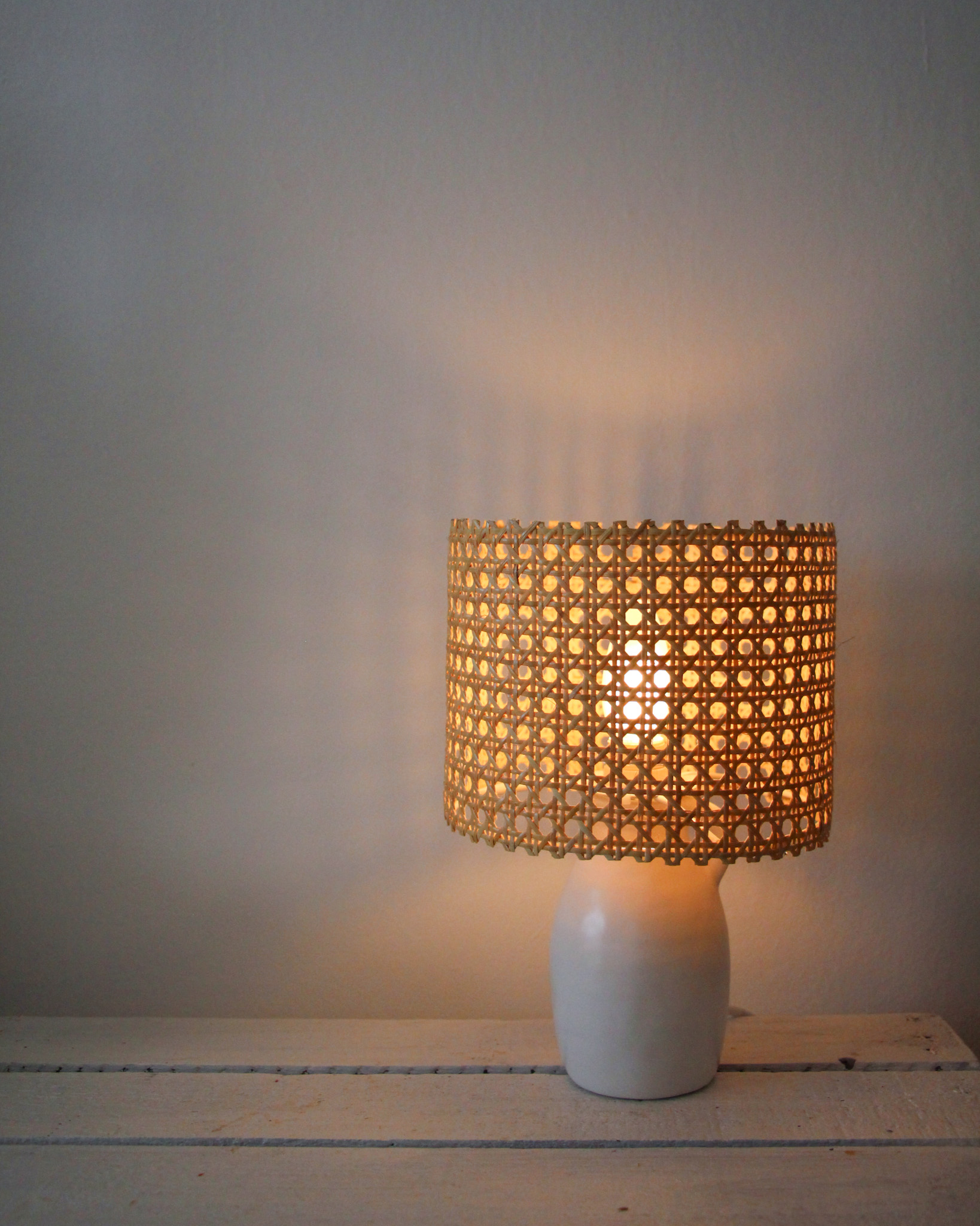 Schöne Tischlampe Wiener Geflecht Bild